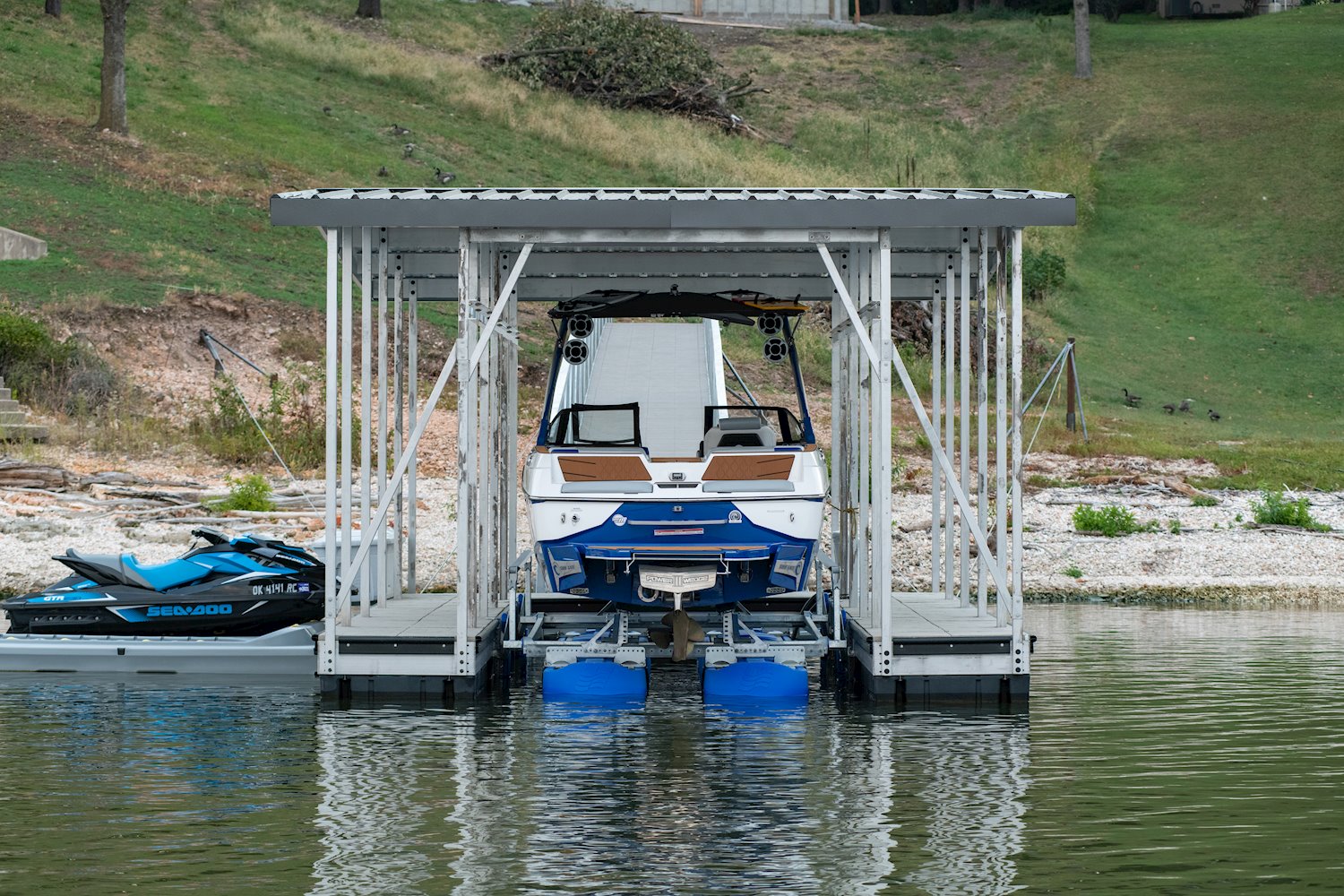Floating Boat Lift Models: Boat Hoist Series | HydroHoist