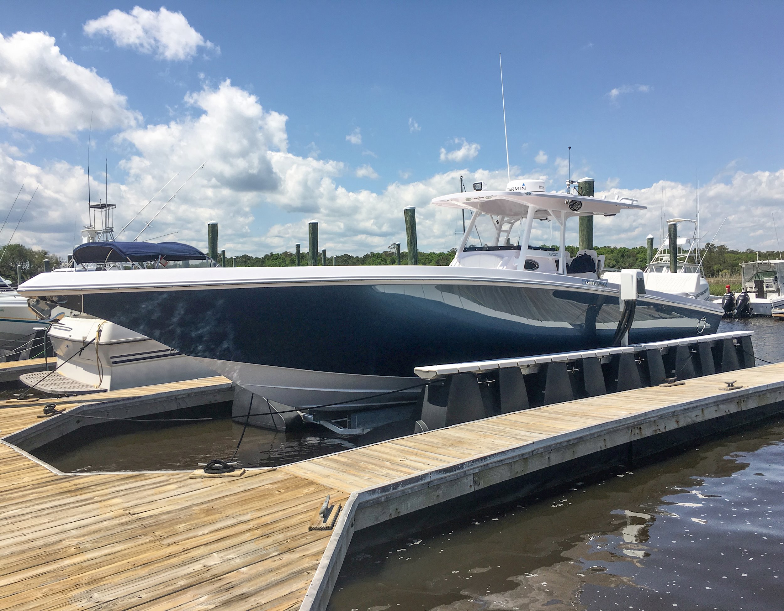 Floating Boat Lift for Sale: Free Floating HarborHoist | HydroHoist