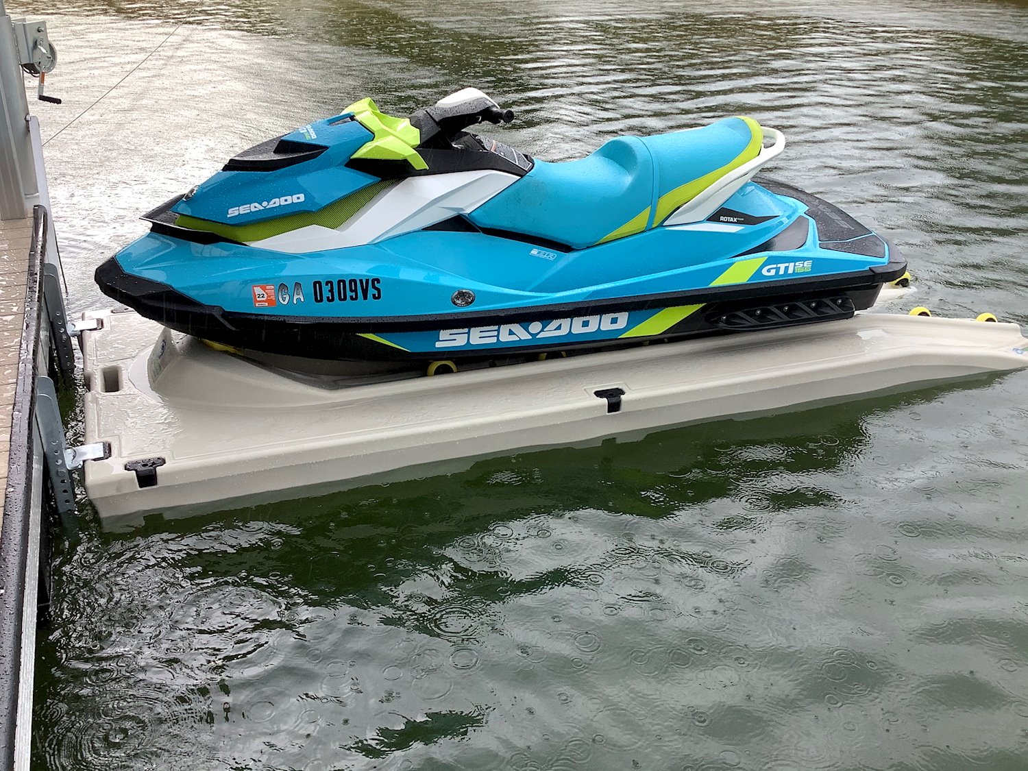 Floating Dock Jet Ski: HydroPort Extreme PWC Lift | HydroHoist