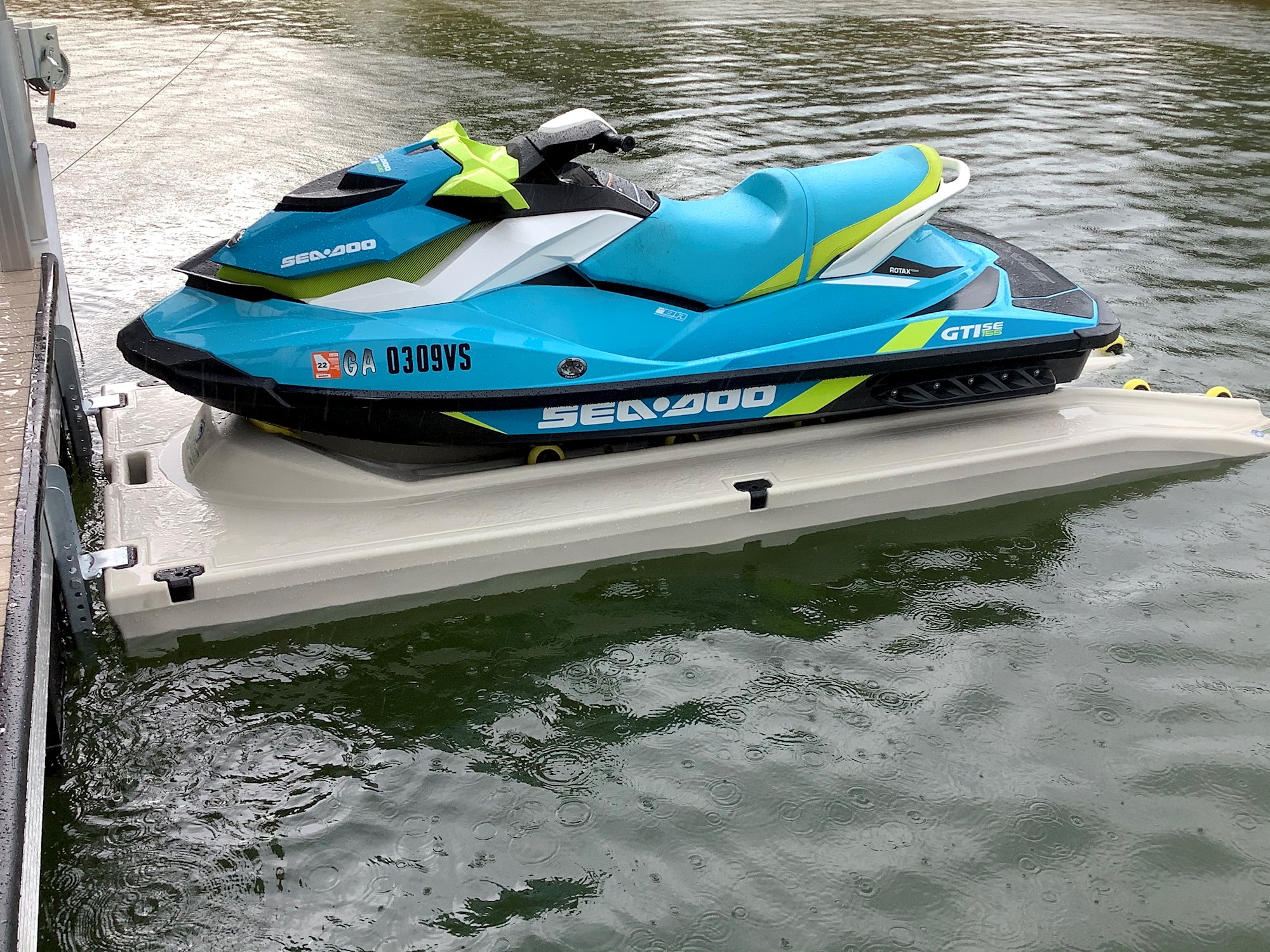 Floating Dock Jet Ski: HydroPort Extreme PWC Lift | HydroHoist