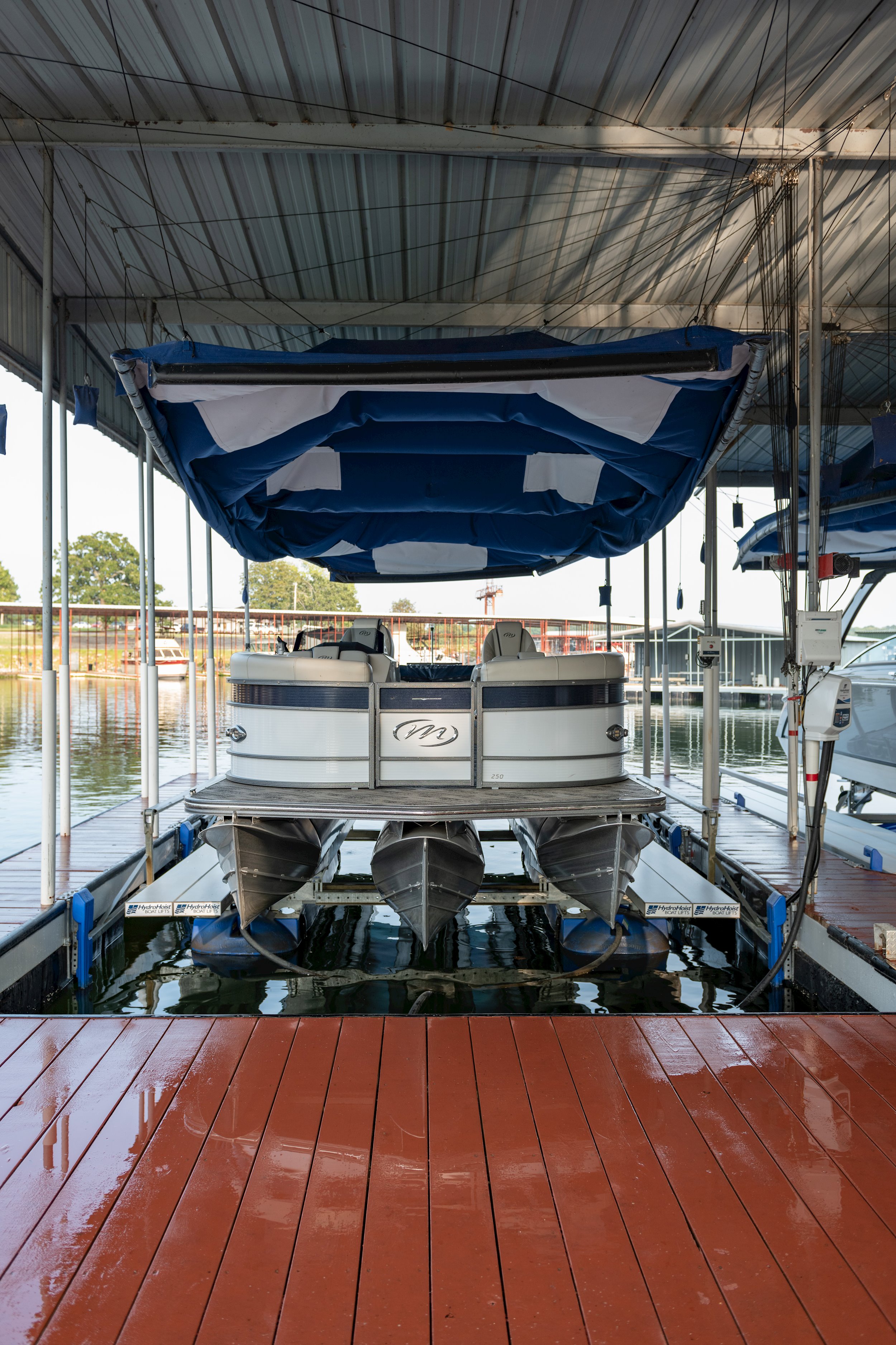 Floating Pontoon Boat Lifts: How to Find the Best Lift for Pontoons